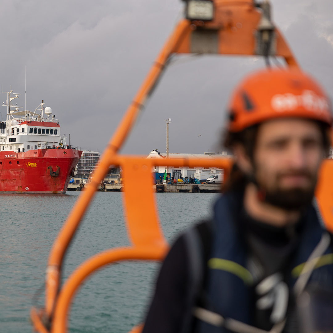 SEA-EYE 4 hurries into the mission area in rough seas - Sea-Eye