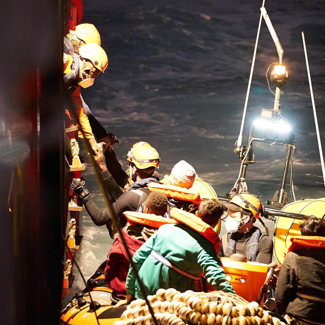 Sea-Eye and Mission Lifeline rescue 63 people from unseaworthy rubber ...